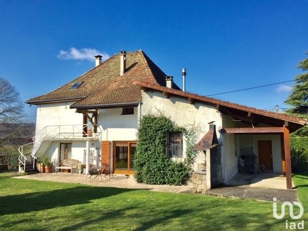 Luxury homes with garden for sale in Chimilin, Auvergne-Rhône-Alpes ...