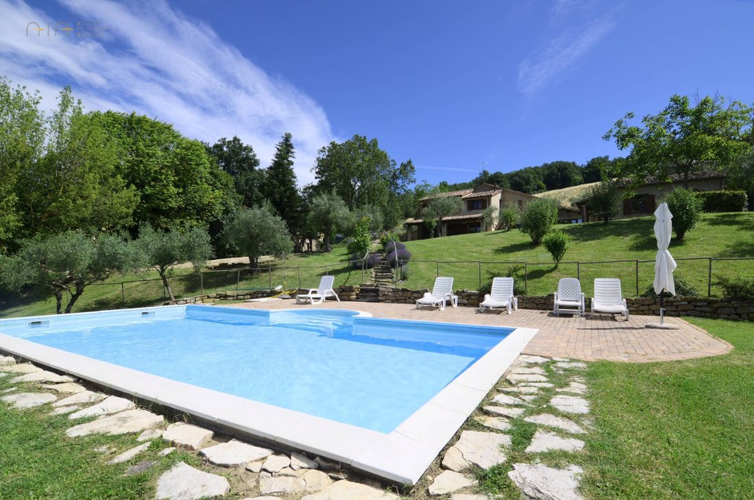 Country House For Sale In Gualdo In Gualdo, Marche, Italy For Sale ...