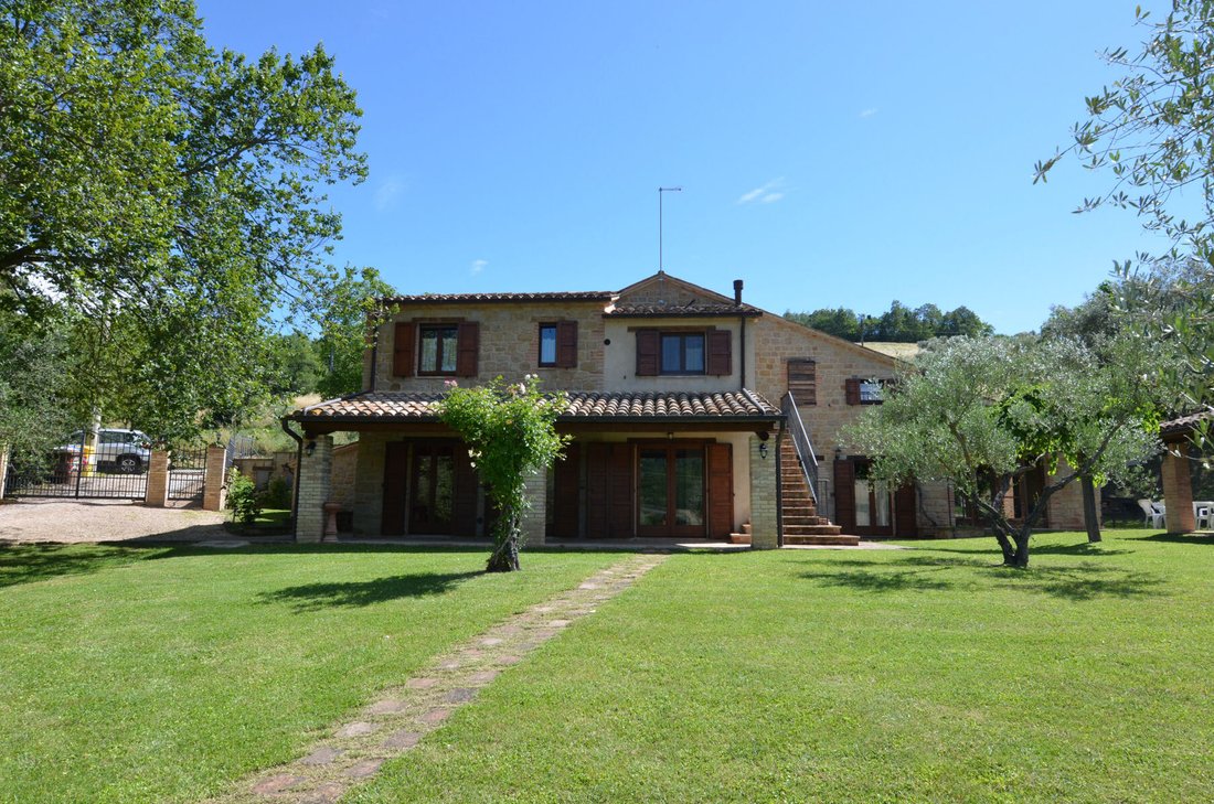Country House For Sale In Gualdo In Gualdo, Marche, Italy For Sale ...