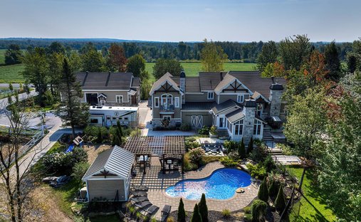 Luxury homes for sale in Durham-Sud, Quebec, Canada | JamesEdition