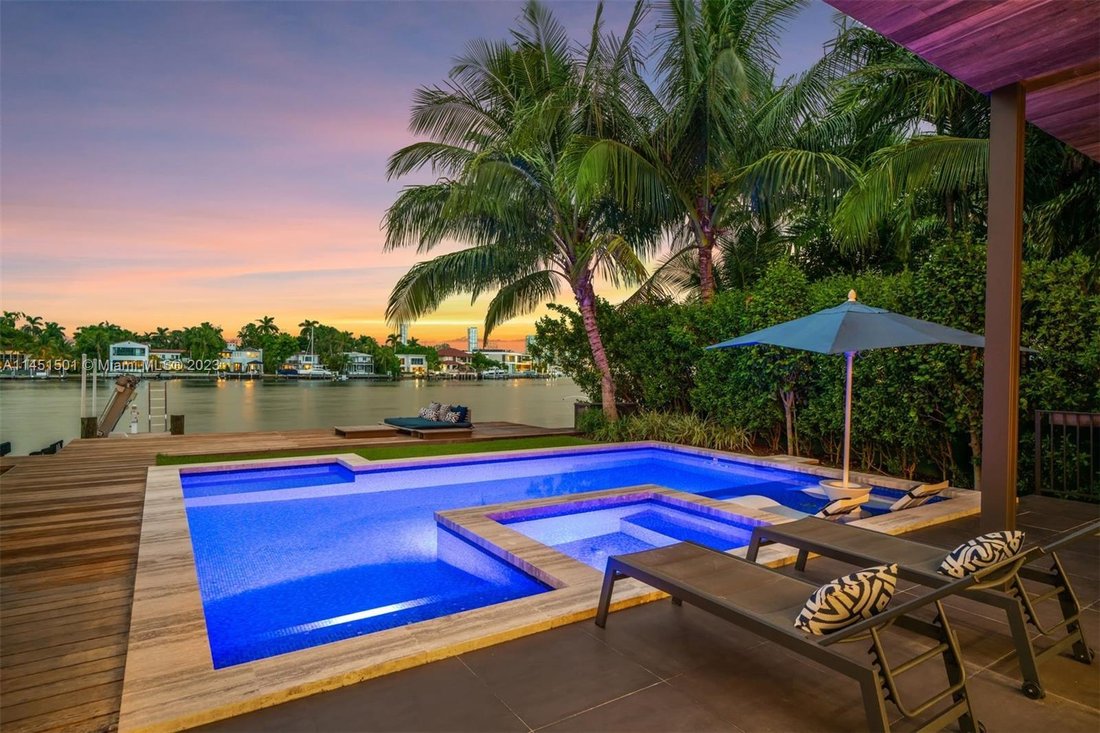 4 Bedrooms Single Family Detached In Miami Beach, Florida, United ...