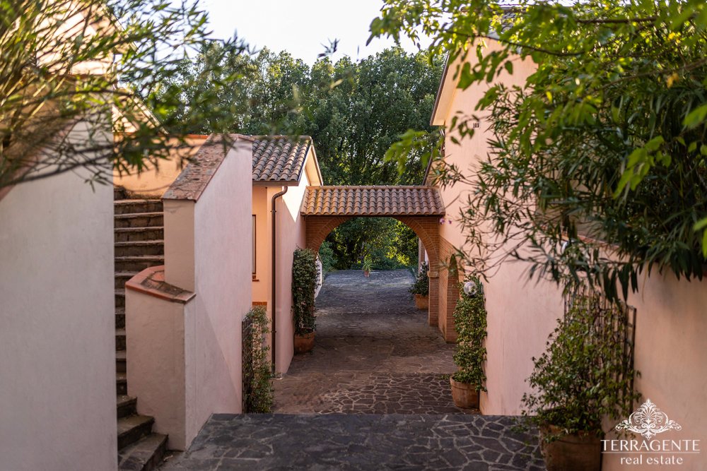 Serenity On The Hill: A Hamlet With Breathtaking In Collazzone, Umbria ...