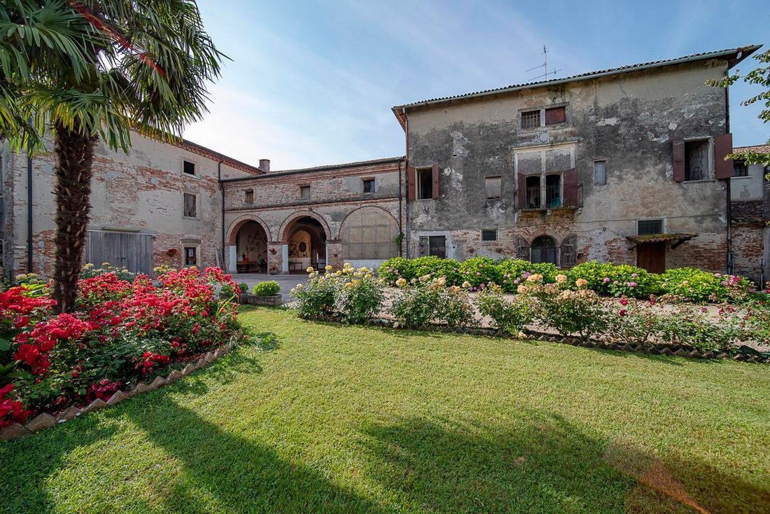 Historic 1460 Villa With Frescoes In Sorgà, Verona In Veneto, Italy For ...
