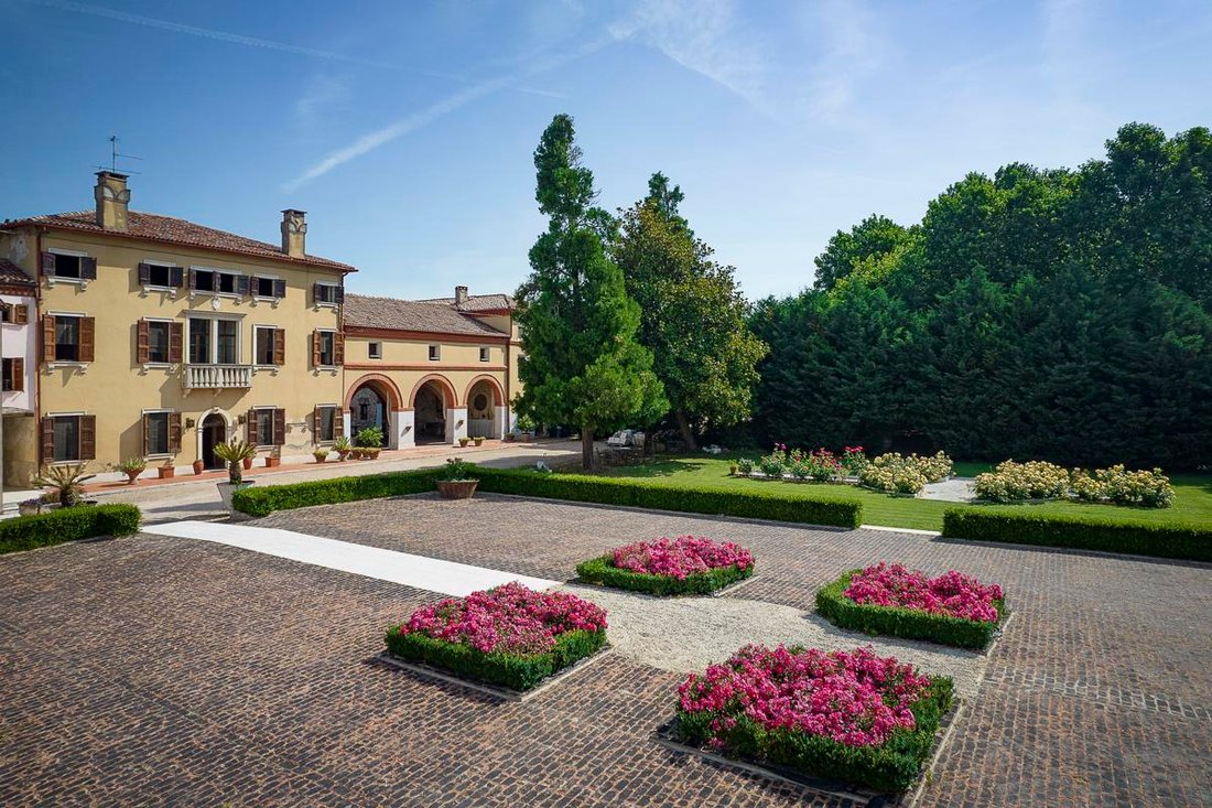 Historic 1460 Villa With Frescoes In Sorgà, Verona In Veneto, Italy For ...