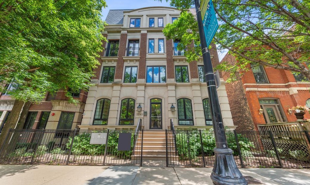 Gorgeous Four Bedroom Duplex In Chicago, Illinois, United States For ...