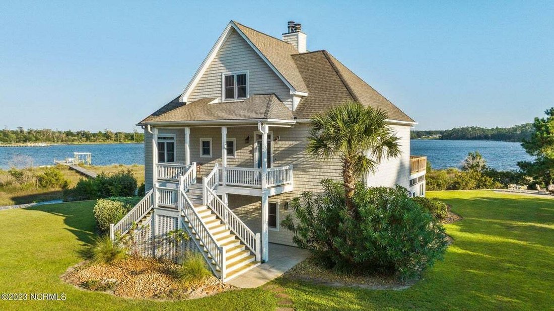 Secluded Waterfront Home In Cedar Point, North Carolina, United States ...