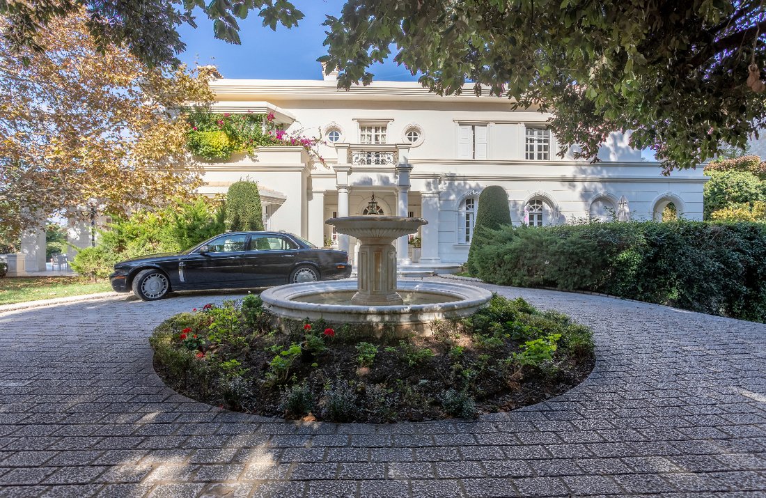 Impeccable Beauty In Ekali, Decentralized Administration Of Attica ...