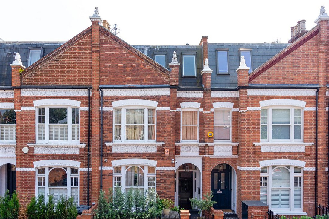 4 Bedroom Terraced House For Sale In London In London, England, United ...