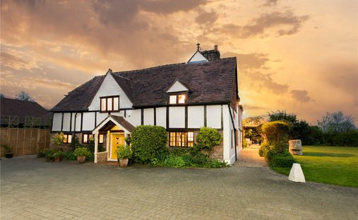 Luxury homes for sale in Chesham, England, United Kingdom | JamesEdition