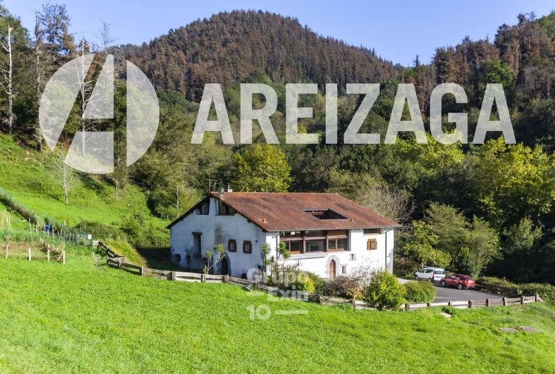Beautiful Renovated Farmhouse With 75,000 M2 In Urnieta, Basque Country ...