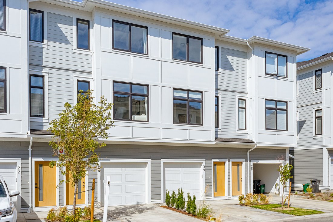 Modern Townhome In Colwood, British Columbia, Canada For Sale (13353420)