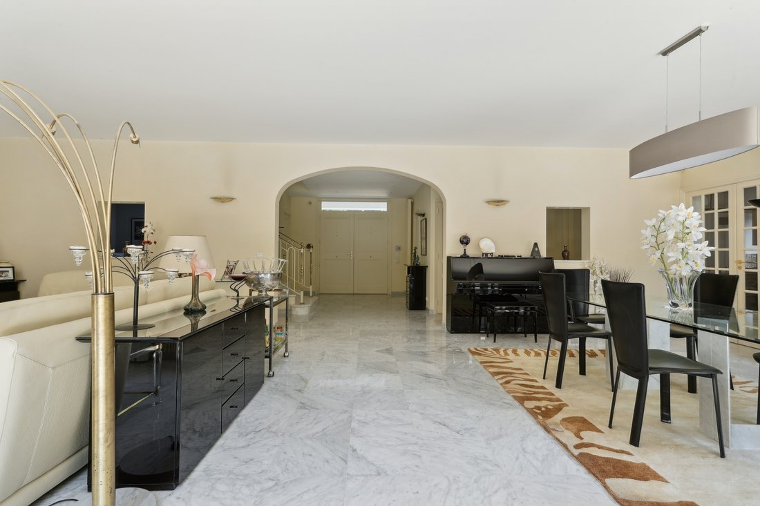 Family House With Planted Garden In Champigny Sur Marne, île De France ...