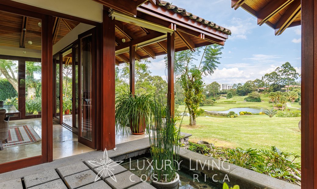 20339 Casa En Monterán Con Vistas Al Golf Y A Las En San José, Costa ...