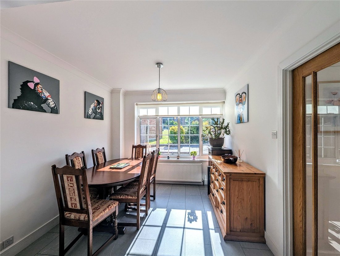 4 Bedroom Detached House For Sale In In Reigate, England, United ...