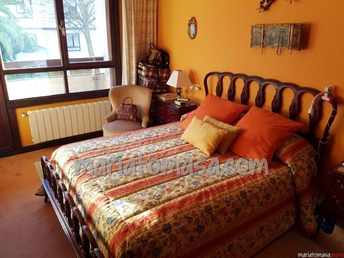 Preciosa Casa Adosada Con Piscina Privada En In Getxo, Basque Country ...