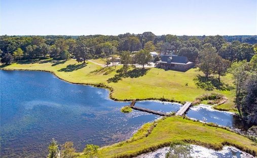 Luxury homes with elevator for sale in Theodore, Alabama | JamesEdition