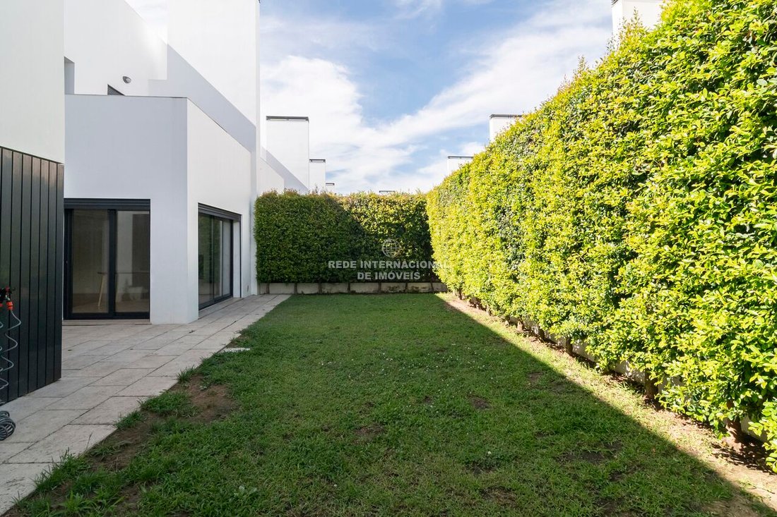 3 Bedroom Terraced House, Loures In Loures, Lisbon, Portugal For Sale ...