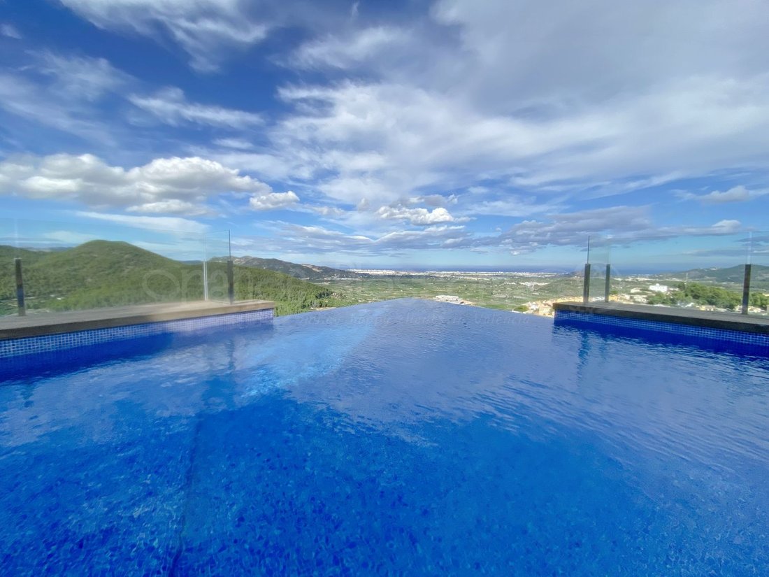 Ador Villa In Ador, Valencian Community, Spain For Sale (13422230)