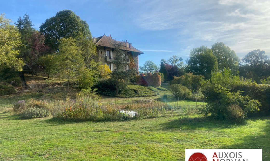 Villa Le Val Larrey In Le Val Larrey, Borgogna Franca Contea, Francia ...