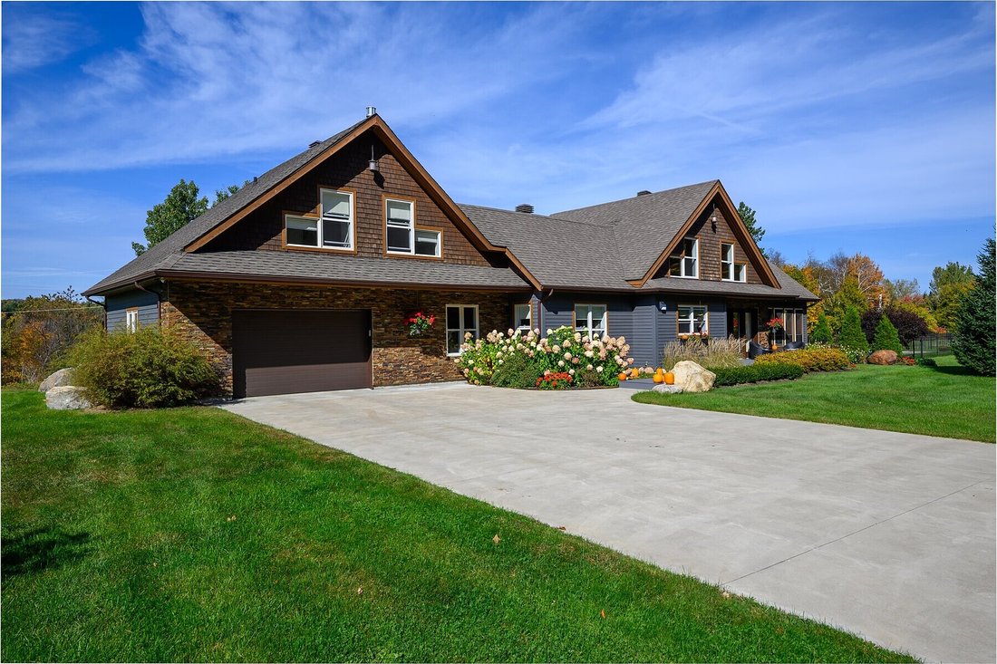 Charette, Mauricie In Charette, Quebec, Canada For Sale (13428975)