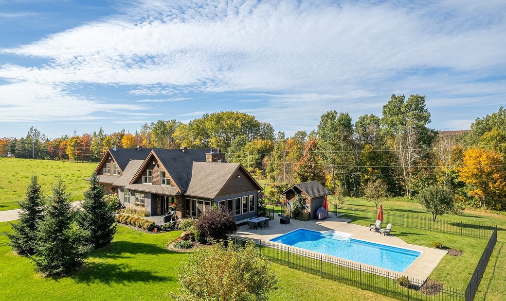 Charette, Mauricie In Charette, Quebec, Canada For Sale (13428975)