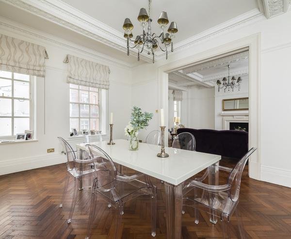 A Tastefully Designed Lateral Apartment In A In London, England, United ...