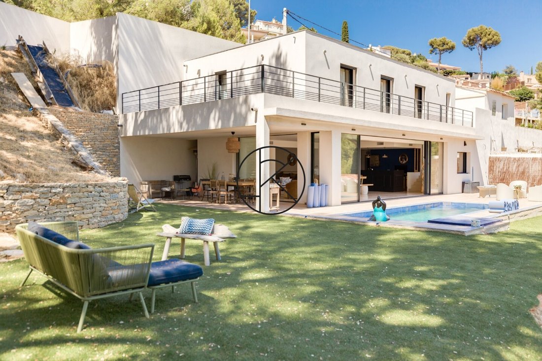 Contemporary House With View Of In Cassis, Provence Alpes Côte D'azur ...