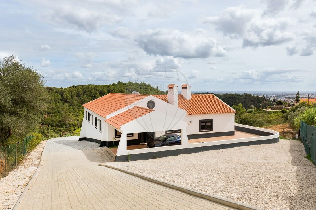 Moradia T4 For Sale In In Alenquer (Santo Estevao E Triana), Lisbon ...