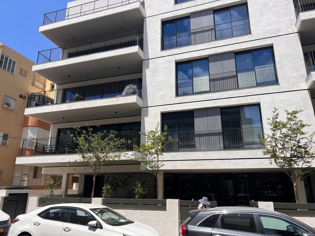 Huge Garden Apartment In Central In Tel Aviv Yafo, Tel Aviv District ...