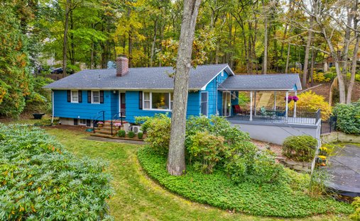 Luxury hilltop homes for sale in Wading River, New York | JamesEdition