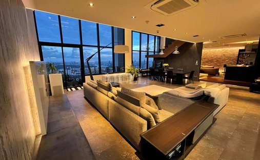 Luxury penthouses for sale in Khlong Tan, Bangkok, Krung Thep Maha Nakhon, Thailand | JamesEdition