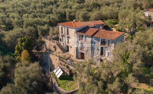 Luxury modern villas for sale in Villa Viani, Liguria, Italy | JamesEdition