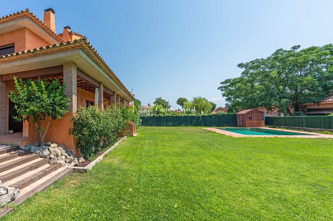 Spectacular House With Private Garden And Pool In In Mont Ras ...