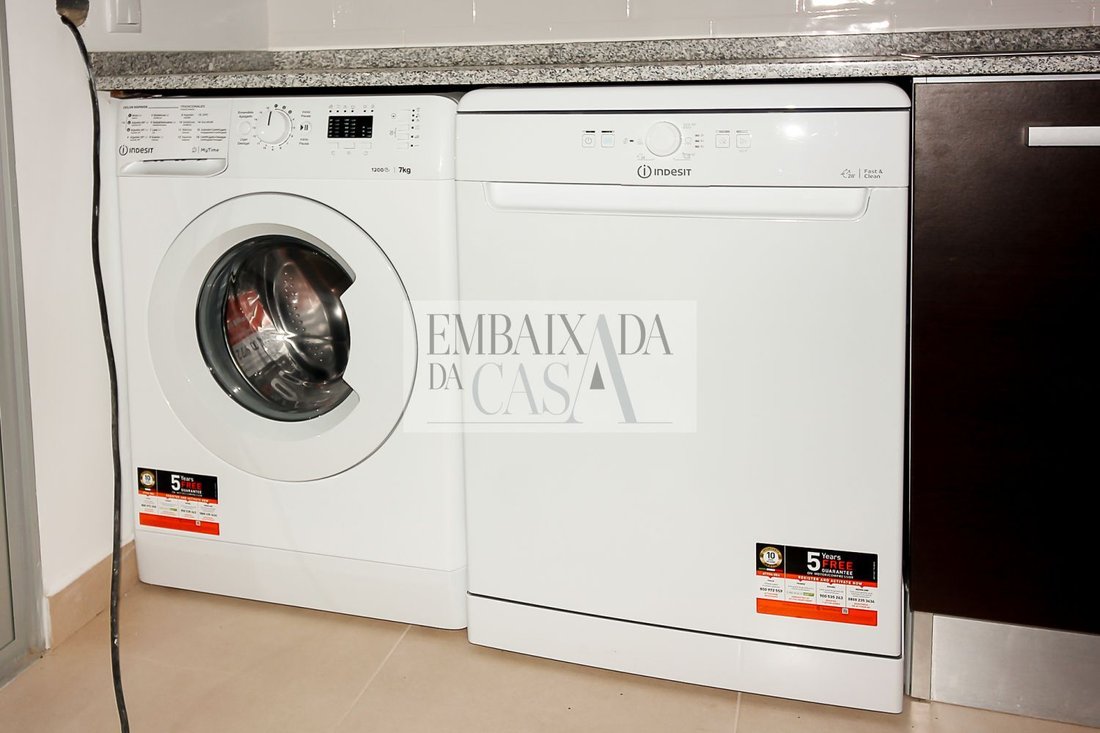 Moradia T3 Com Piscina | Amora En Seixal, Setúbal Municipality ...