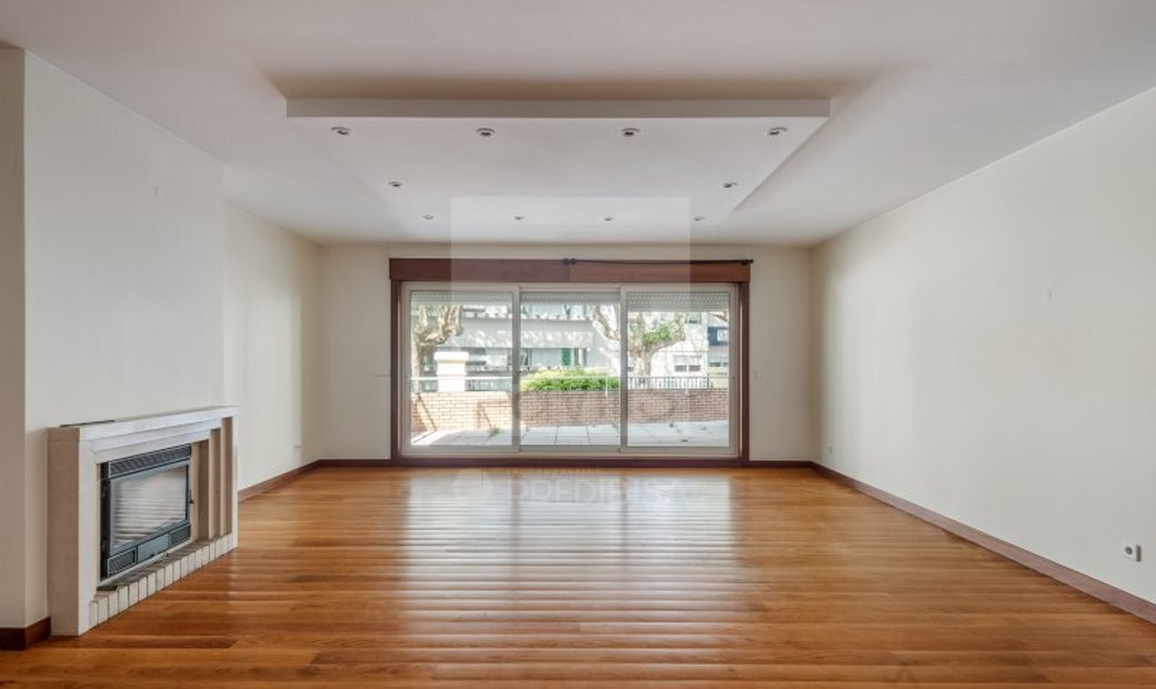 4+1 Bedroom Flat With A Great Terrace In Porto, Porto District ...