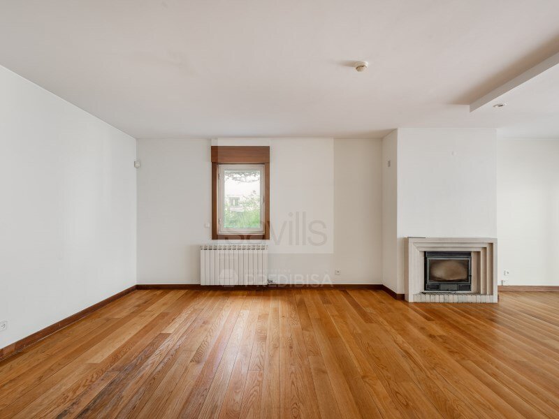 4+1 Bedroom Flat With A Great Terrace In Porto, Porto District ...
