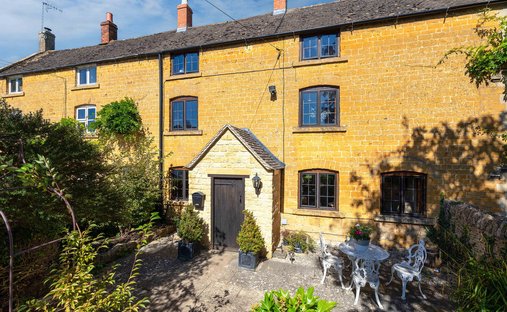 Luxury homes for sale in Draycott, England, United Kingdom | JamesEdition