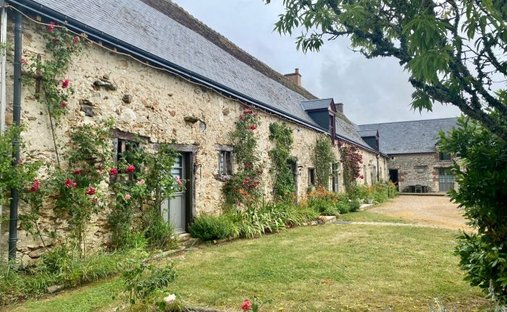 Luxury homes for sale in Tauxigny-Saint-Bauld, Centre-Val de Loire ...