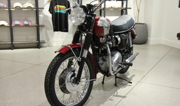 Motorcycles - 11 Triumph for sale on JamesEdition
