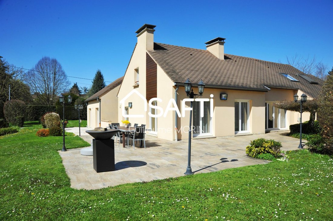 Magnifique Maison 350m² Avec Sous Sol Et Piscine In Tournan En Brie ...