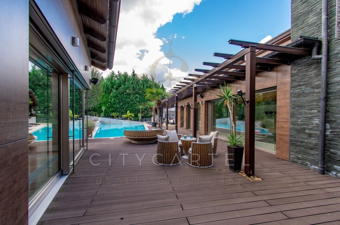 A Modern Paradise: Exquisite Luxury Villa For In Telki, Pest County ...