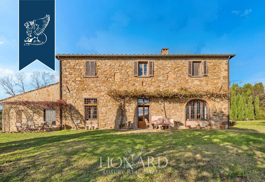 Exclusive Luxury Villa With A Lake Surrounded By Tuscan Hills In ...