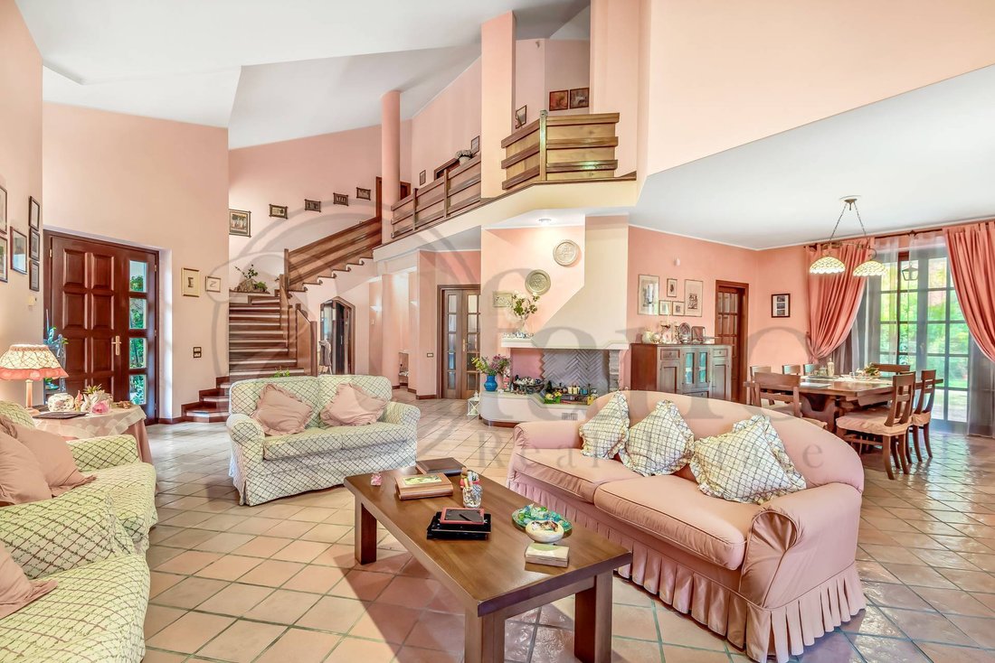 Villa For Sale In Ceprano In Ceprano, Lazio, Italy For Sale (13562118)