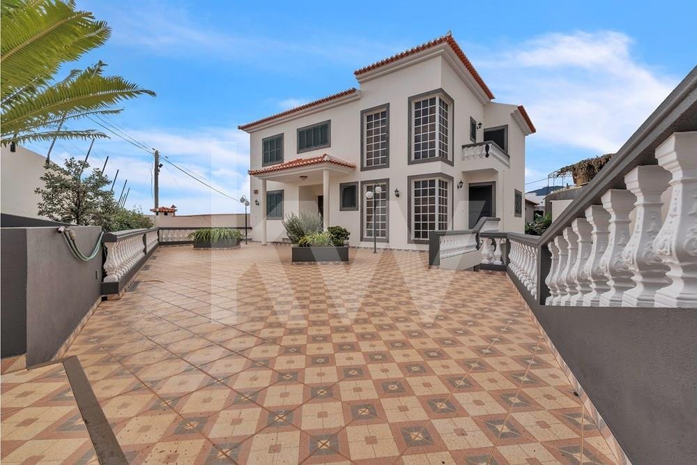 Fabulous Villa Located In One Of The Prestigious In Funchal, Madeira ...