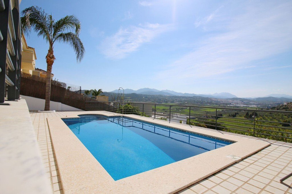 5 Bedroom, 3 Bathroom Villa For Sale At Sierra Gorda, Near Coin In Coín ...