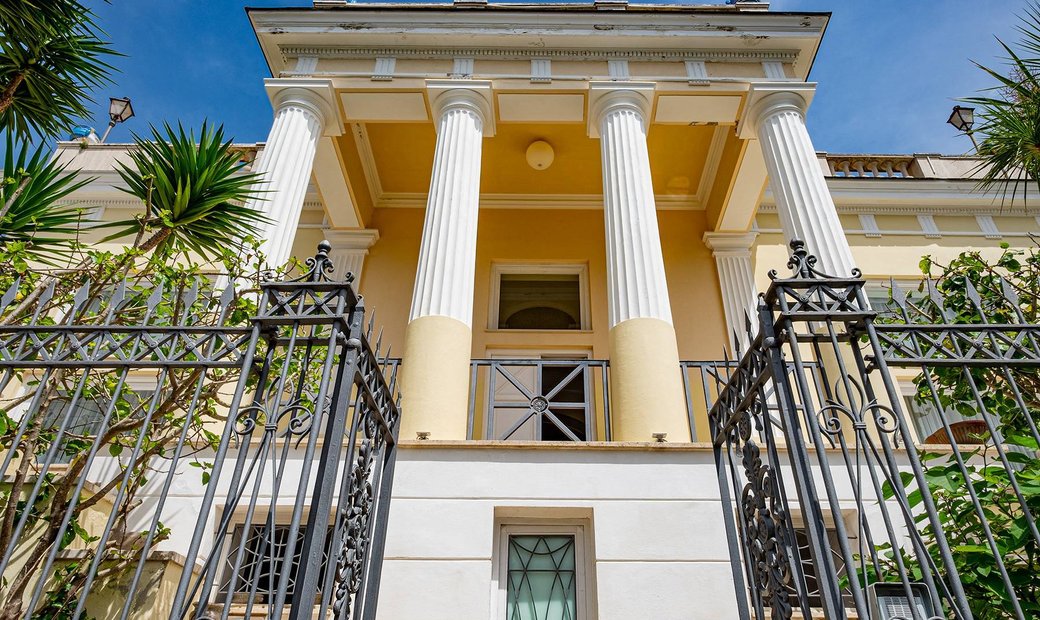 Neoclassical Villa With A Breath Taking View In Capri, Campania, Italy ...