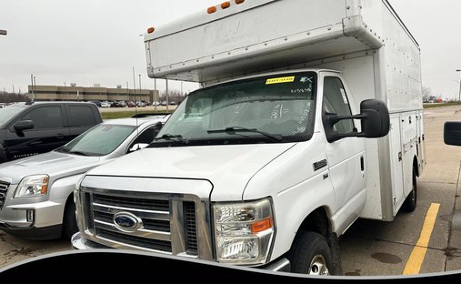 Ford E350 Super Duty Cutaway for sale in Iowa, United States | JamesEdition
