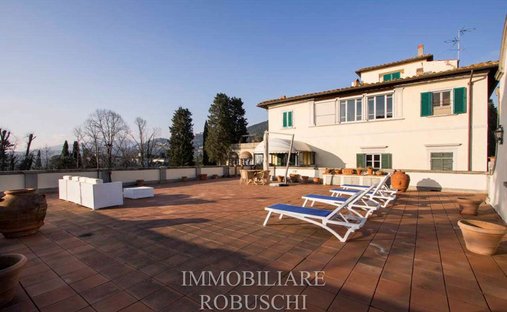Luxury vacation rentals in Poggio Gherardo, Tuscany, Italy | JamesEdition