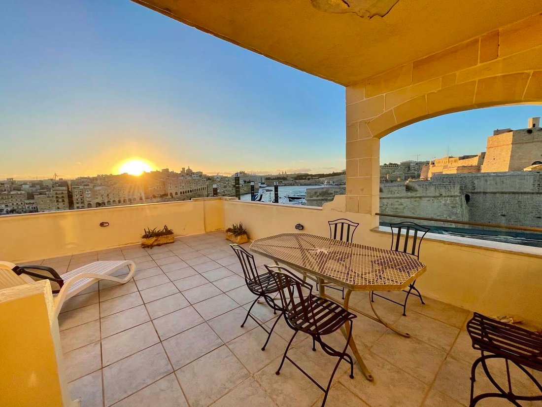 Extraordinary Townhouse With Unparalleled Views In Vittoriosa In Birgu ...
