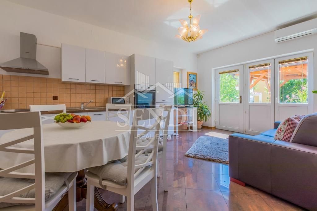 House Crikvenica, 440m2 In Crikvenica, Primorje Gorski Kotar County ...